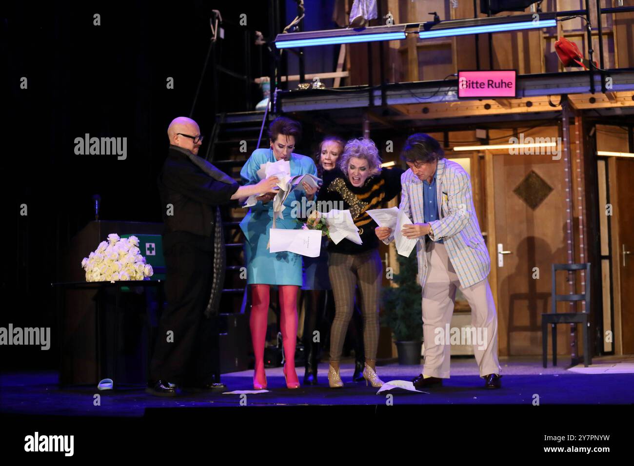 Gerrit Jansen als Regisseur, Constanze Becker als Flavia Brent, Nina ...