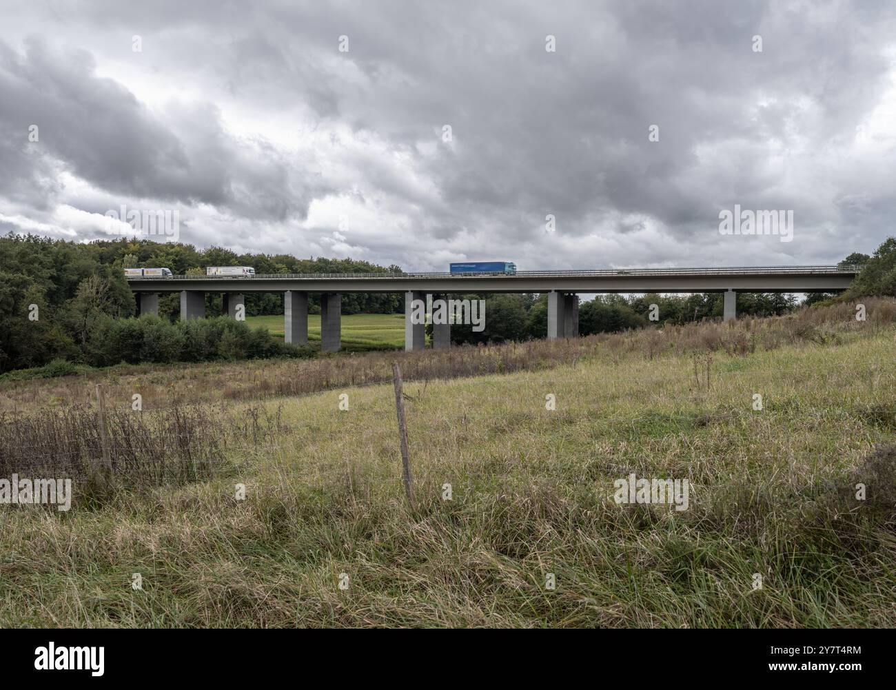 01. Oktober 2024, Hessen, Hammersbach-Marköbel: Blick auf die ...