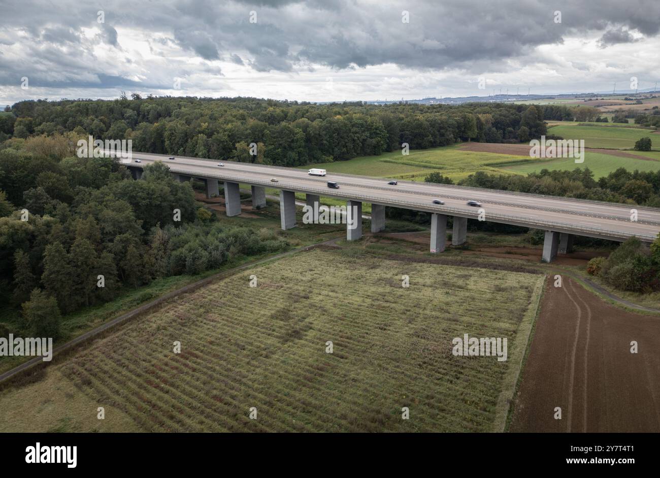01. Oktober 2024, Hessen, Hammersbach-Marköbel: Blick auf die ...