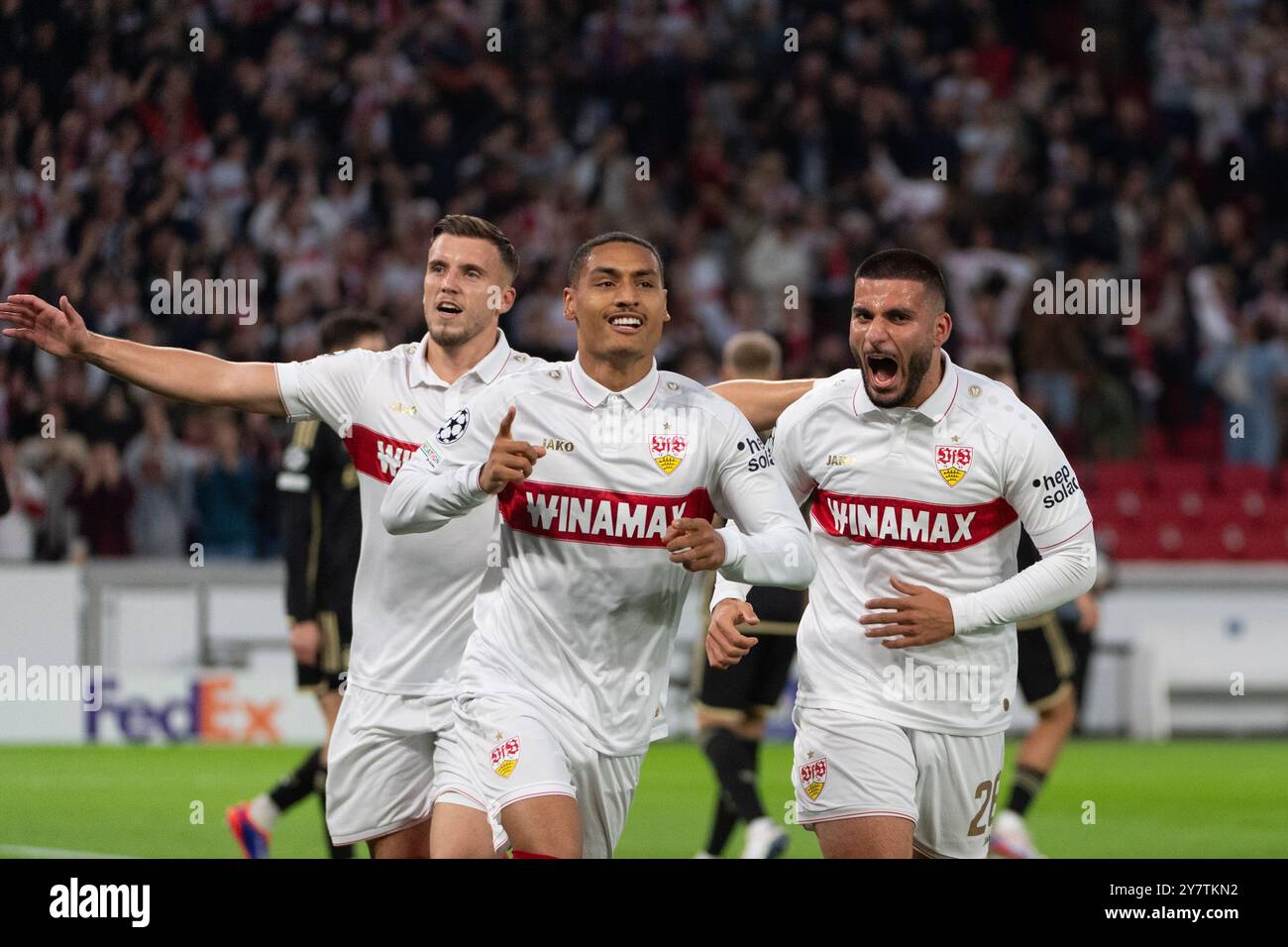 Tor zum 1:0 durch Enzo Millot (VfB Stuttgart, #08) jubel mit Deniz Undav (VfB Stuttgart #26 ...