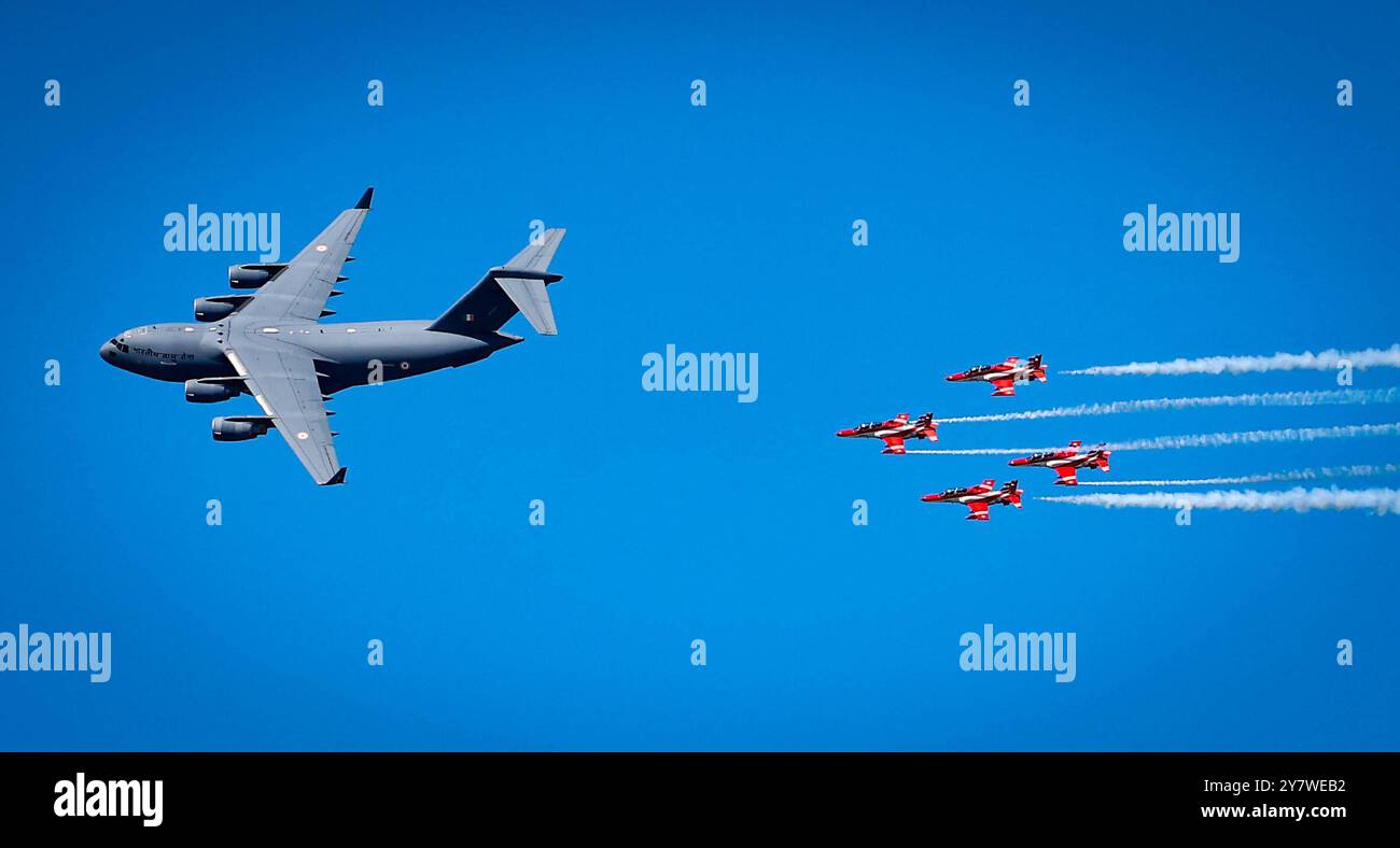 Air Show von IAF die 92. Air Adventure Show Chennai Air Show 2024 der ...