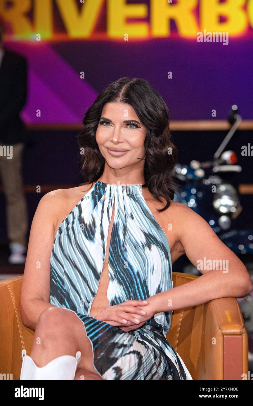 MDR - Flussboot. ErotikModel Micaela Schäfer anläßlich der Aufzeichnung ...