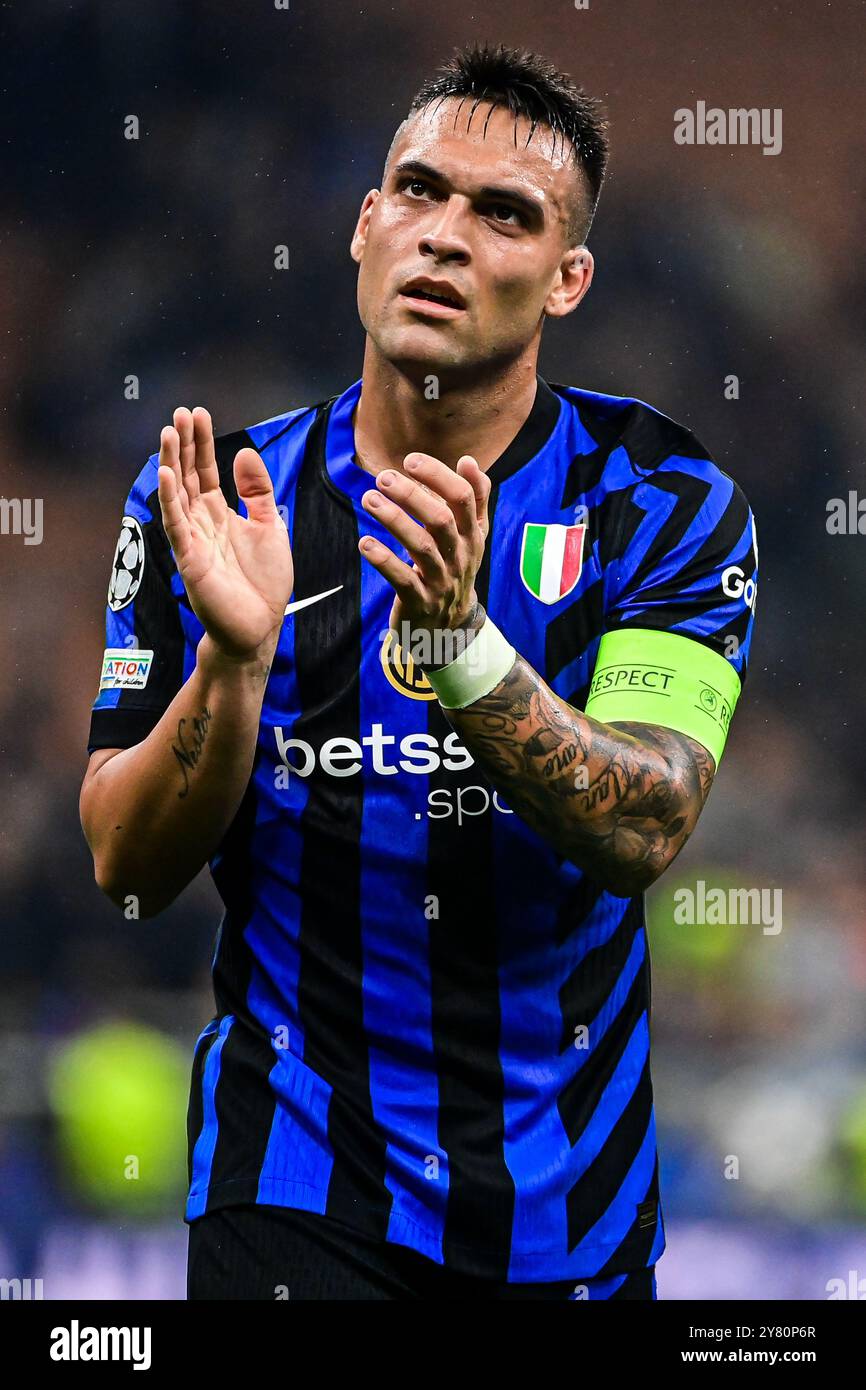 Inter Mailand's argentinischer Stürmer #10 Lautaro Martinez jubelte die ...