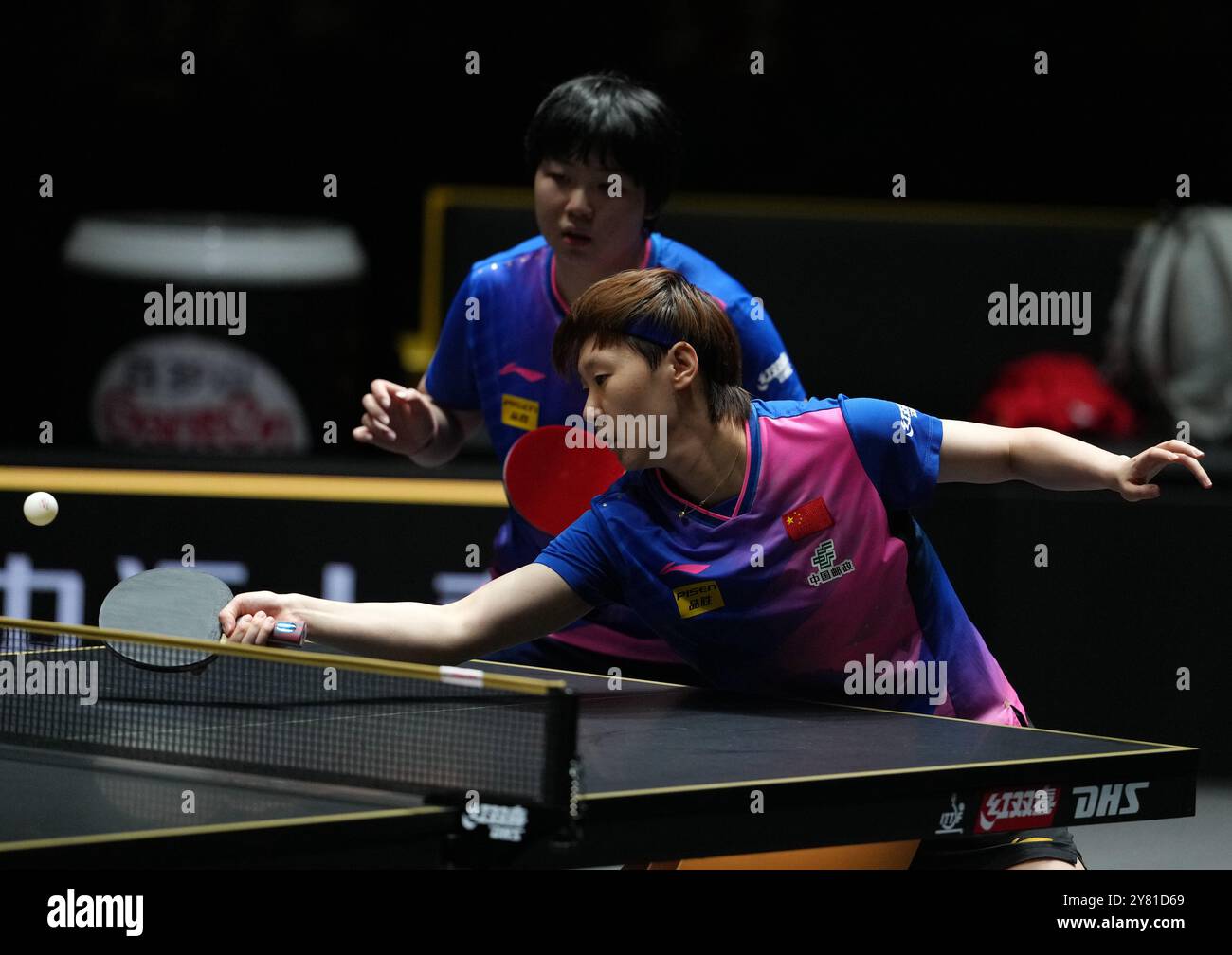 Peking, China. Oktober 2024. Wang Manyu (Front)/Kuai man treten beim ...