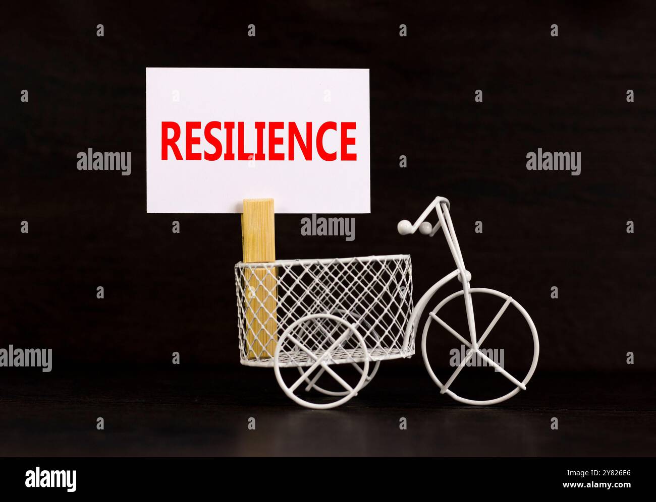 Resilienz-Symbol. Konzeptwort Resilienz auf wunderschönem Weißbuch über ...