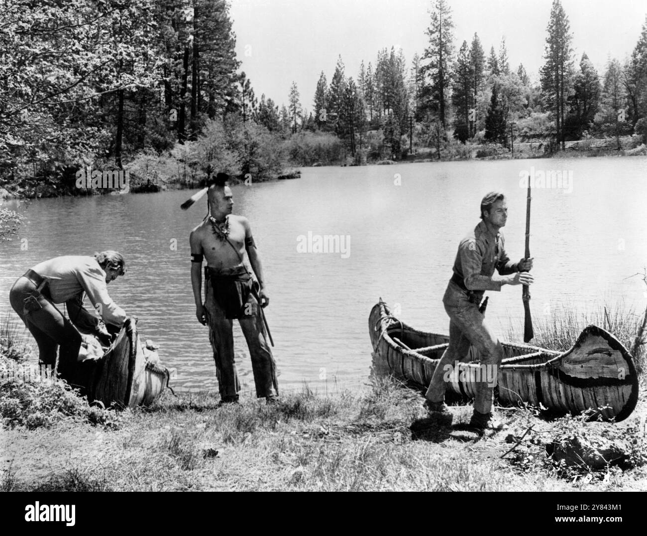 Forrest Tucker, Carlos Rivas, Lex Barker, am Set des Westernfilms The ...