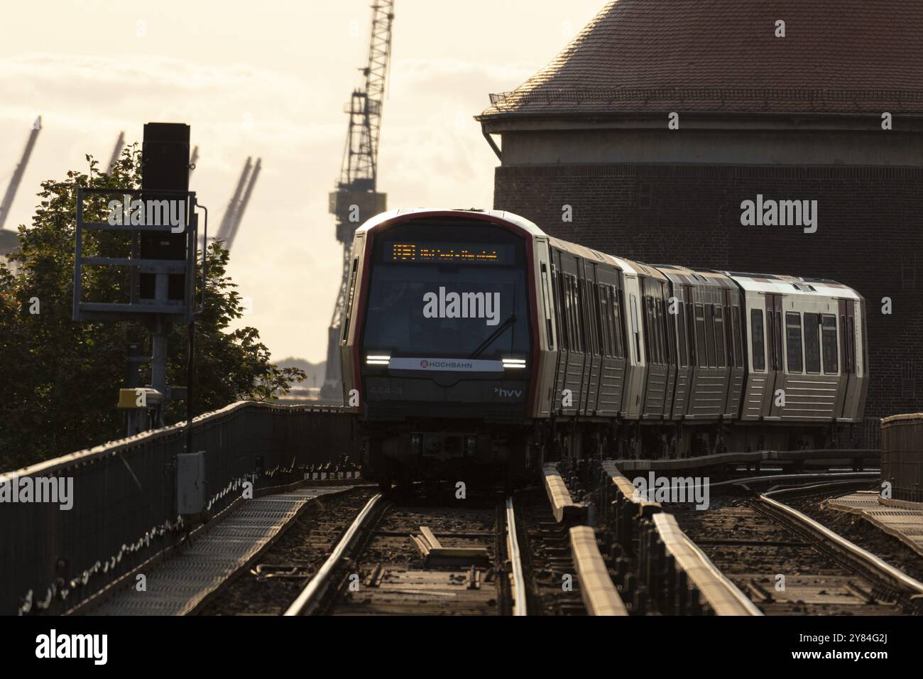 U-Bahn, Hamburger Verkehrsverbund HVV, Nahverkehr, Bahnstrecke im ...