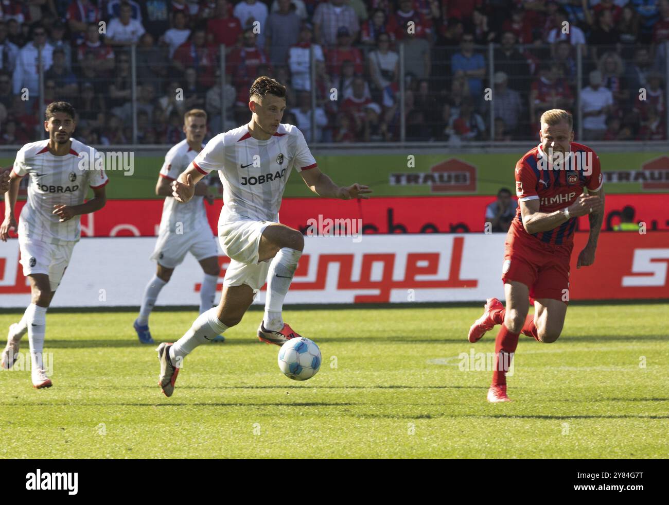 Maximilian EGGESTEIN SC Freiburg verließ den Ball, Lennard MALONEY 1.FC ...
