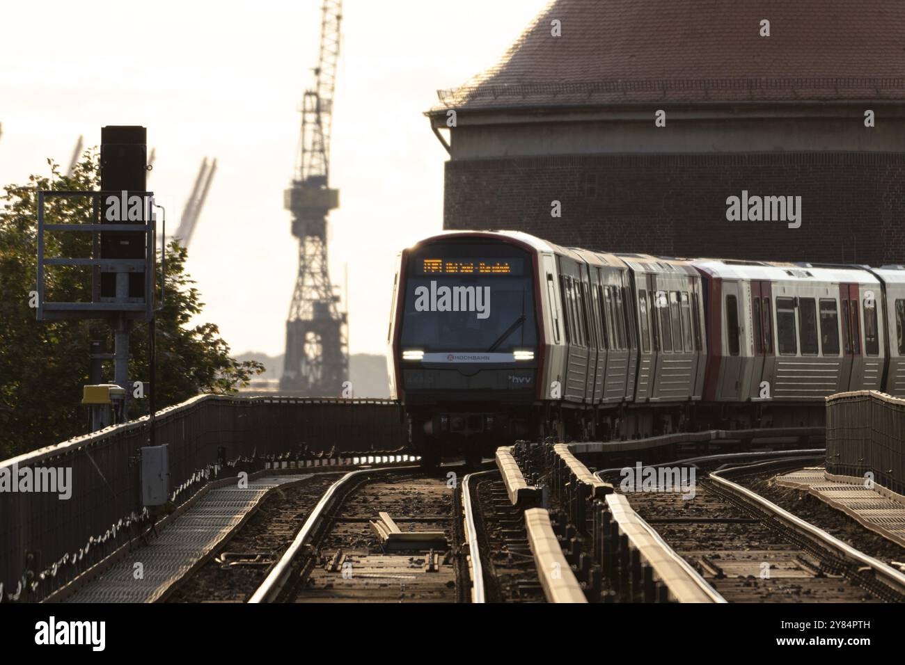 U-Bahn, Hamburger Verkehrsverbund HVV, Nahverkehr, Bahnstrecke im ...
