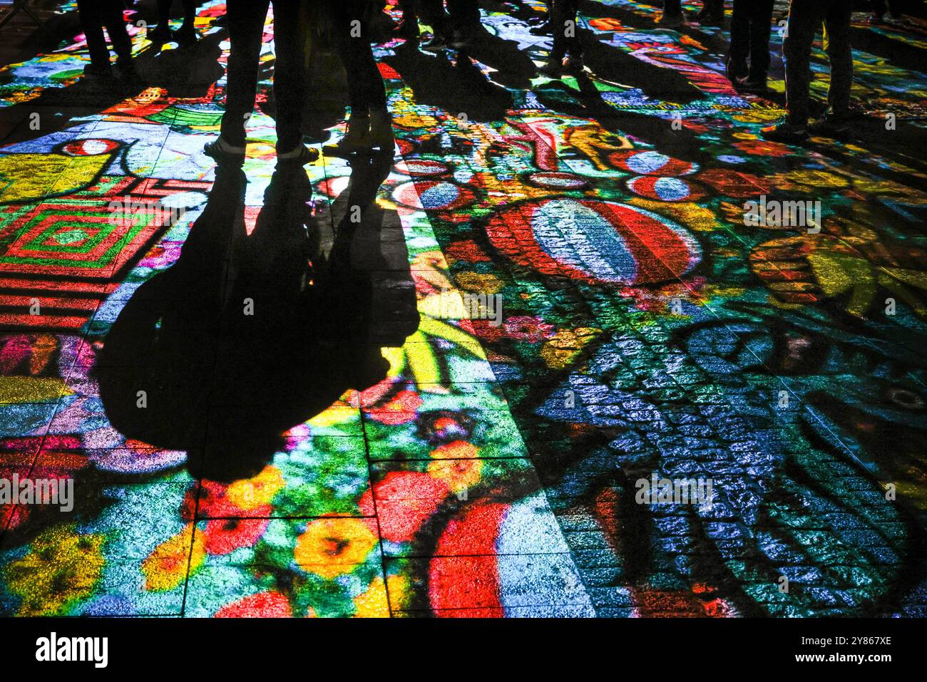 Essen, NRW, Deutschland. Oktober 2024. Besucher interagieren mit ...