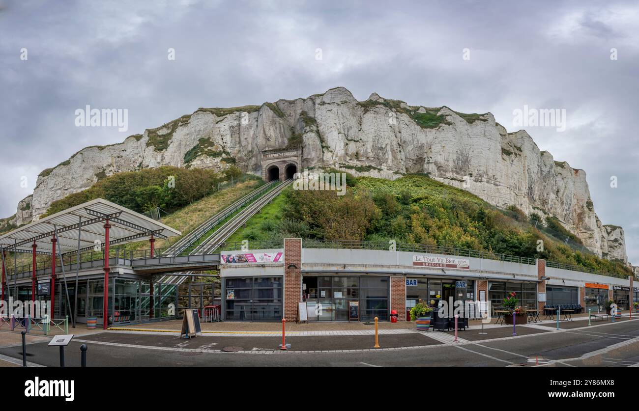 Le Treport, Frankreich - 09 16 2024: Blick auf die Standseilbahnen und ...