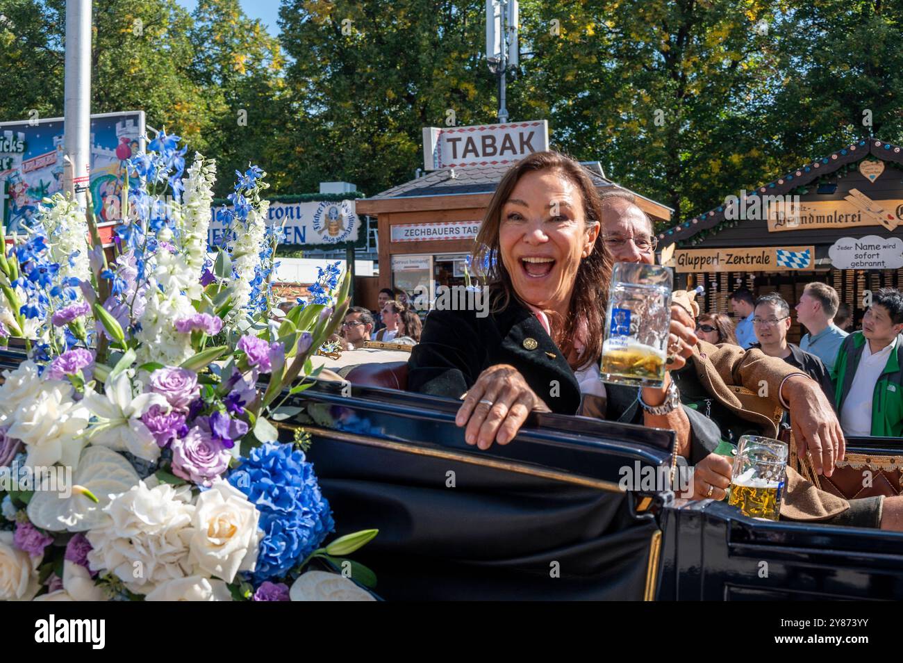München, Einzug der Wiesnwirte zum 189. Oktoberfest auf der ...
