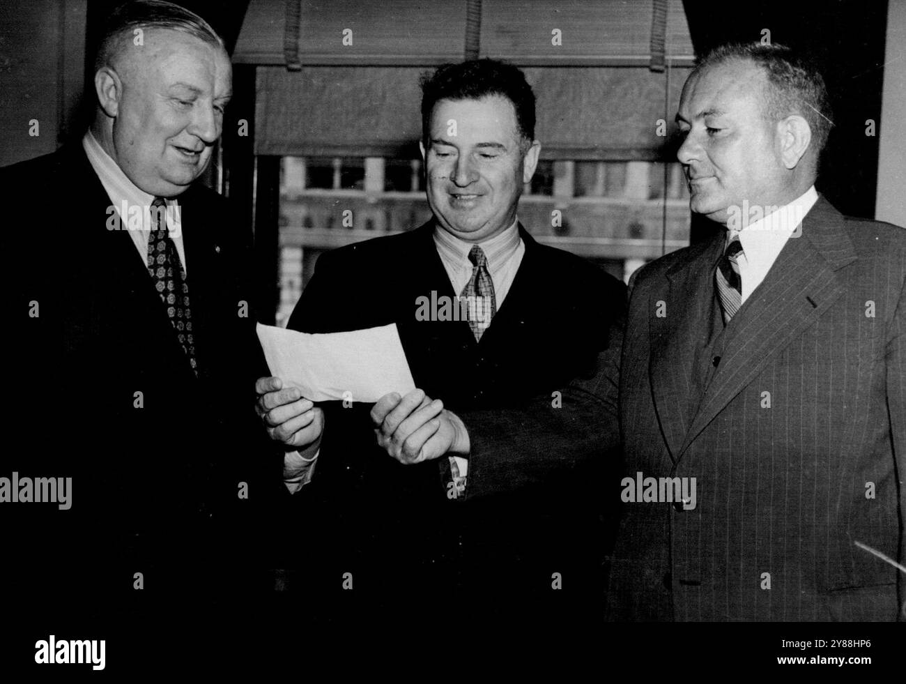 H.G. Alderson, olympische Schecks. Der Lord Mayor (ALD. Bartley) erhält ...