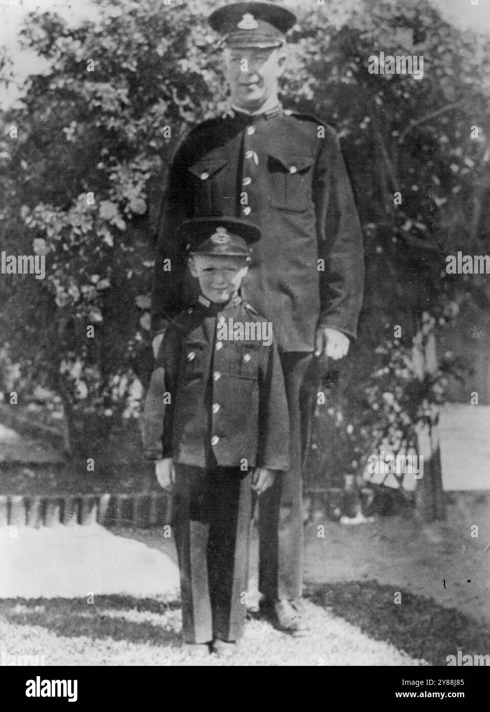 Wie Vater, wie Sohn. Constable Eric Bailey mit seinem Sohn John, der ...