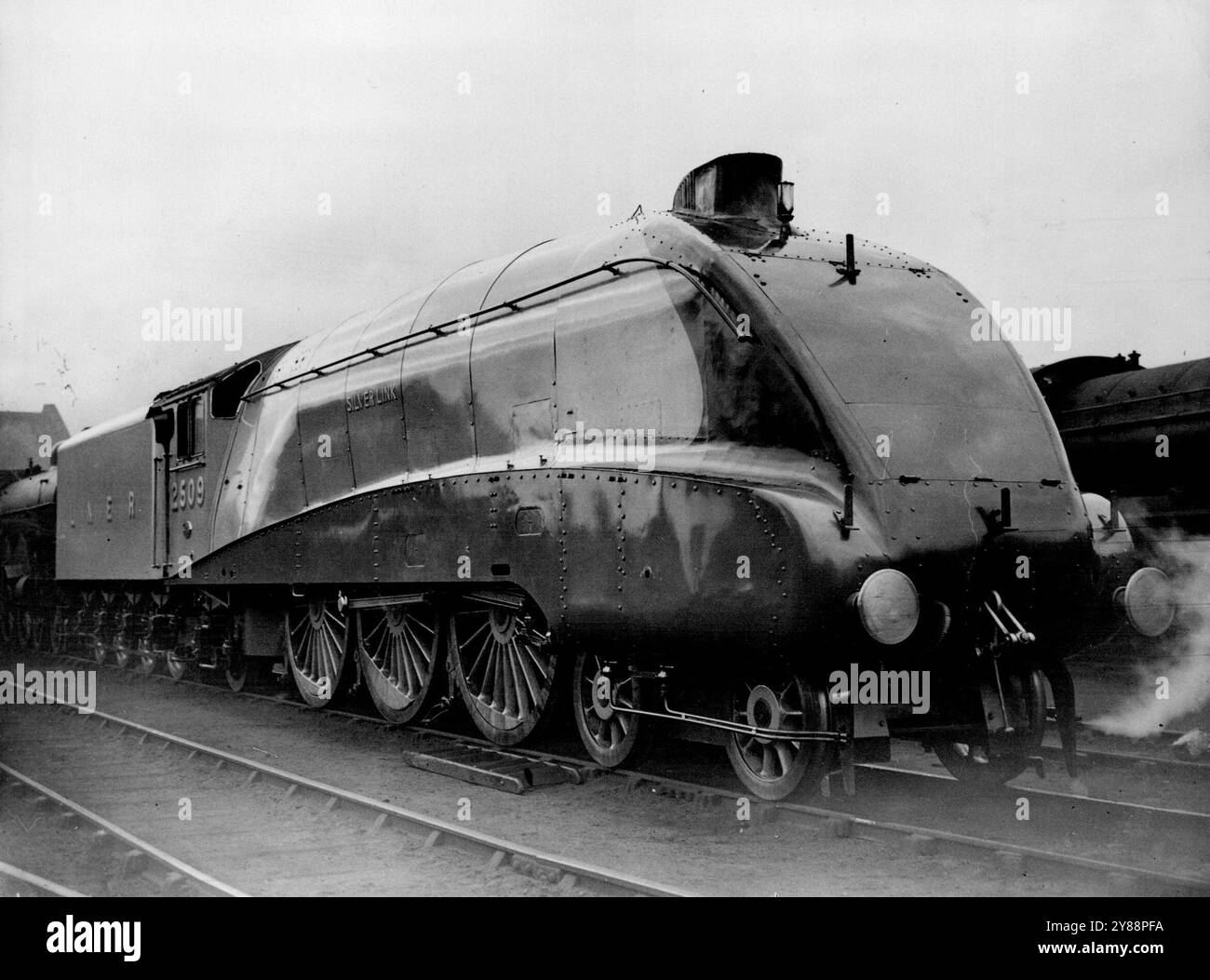 Neuer stromlinienförmiger Zug -- der New Silver Link, Train, der für ...