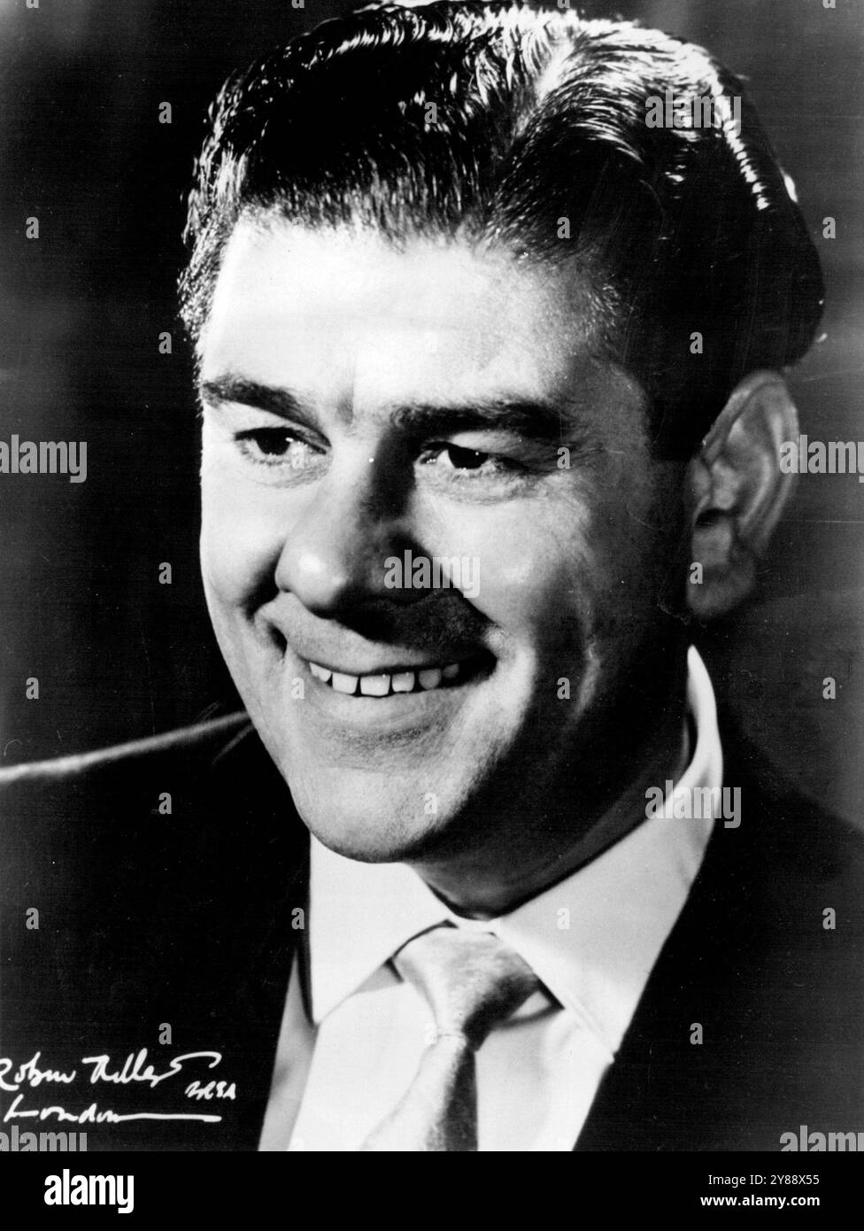 Bob Andrews war ein Star der Black and White Minstrel Show, die am 9. November im Tivoli ...