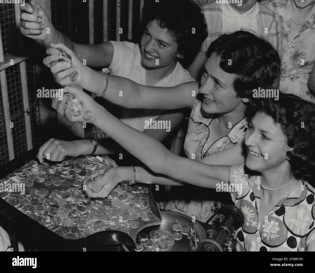 Schulkinder im letzten Jahr sind in die E.S. & A. Bank eingedrungen und ...