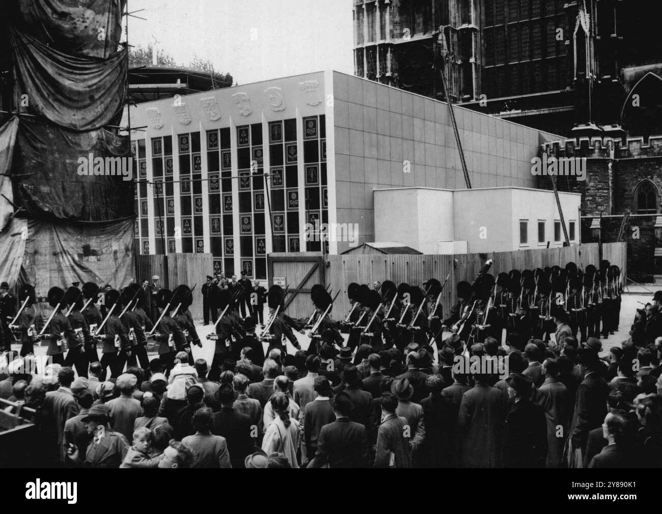 Wachen gehen nach der Probe der Abbey ab -- die Grenadier-Garde der ...