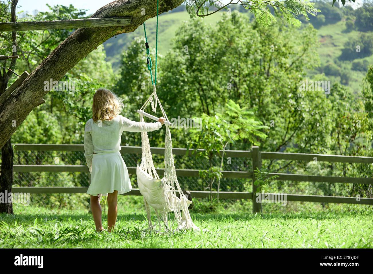 Mädchen in kurzem rock -Fotos und -Bildmaterial in hoher Auflösung – Alamy