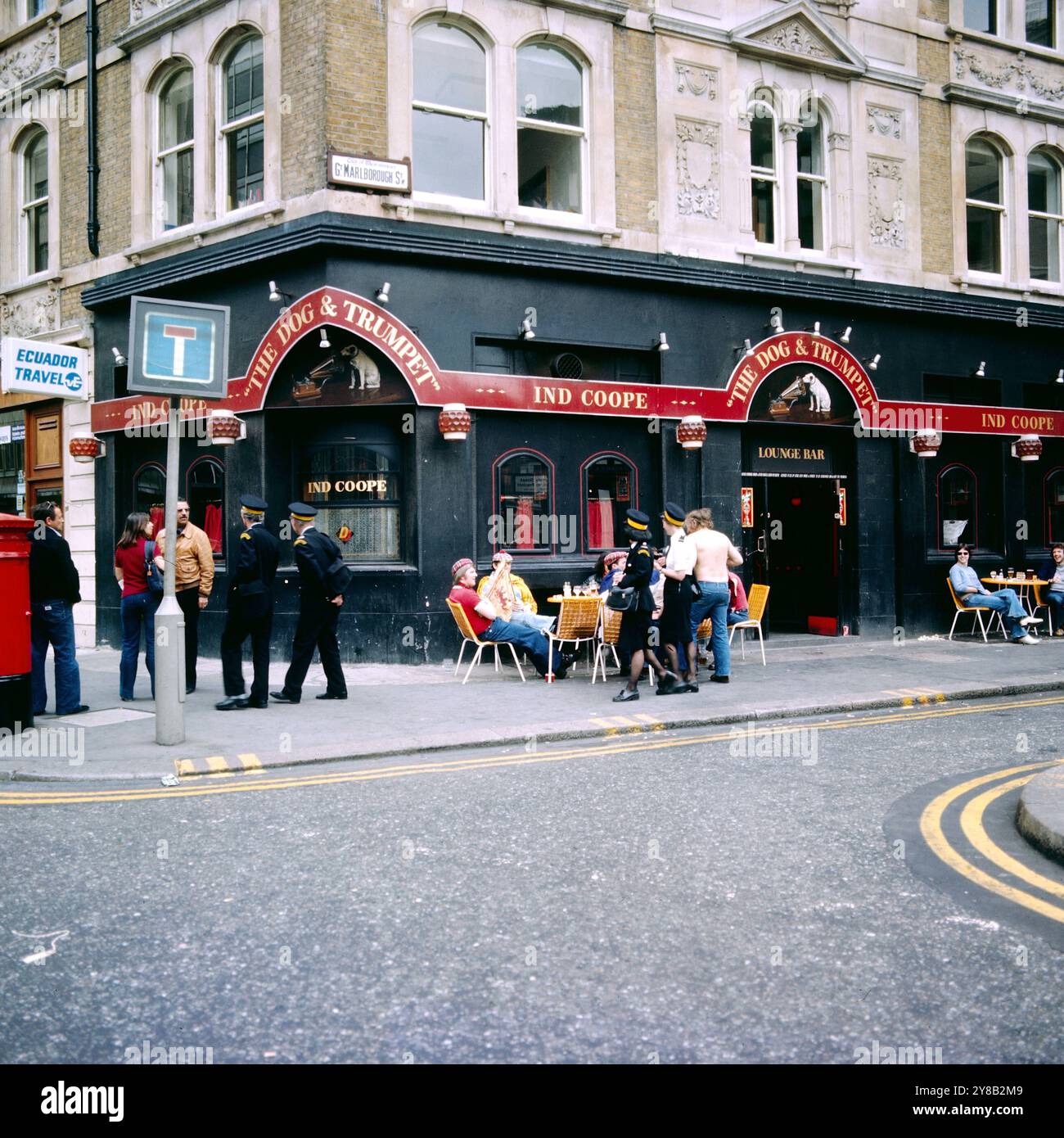 Das Lokal The Dog & Trompet Lounge Bar in der Great Marlborough Street ...