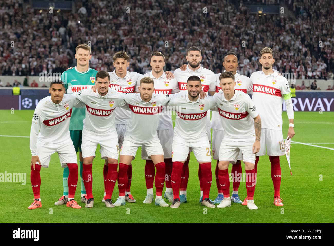 Mannschaftsfoto, Teamfoto, v.li. Enpartzo Millot (VfB Stuttgart, #08 ...