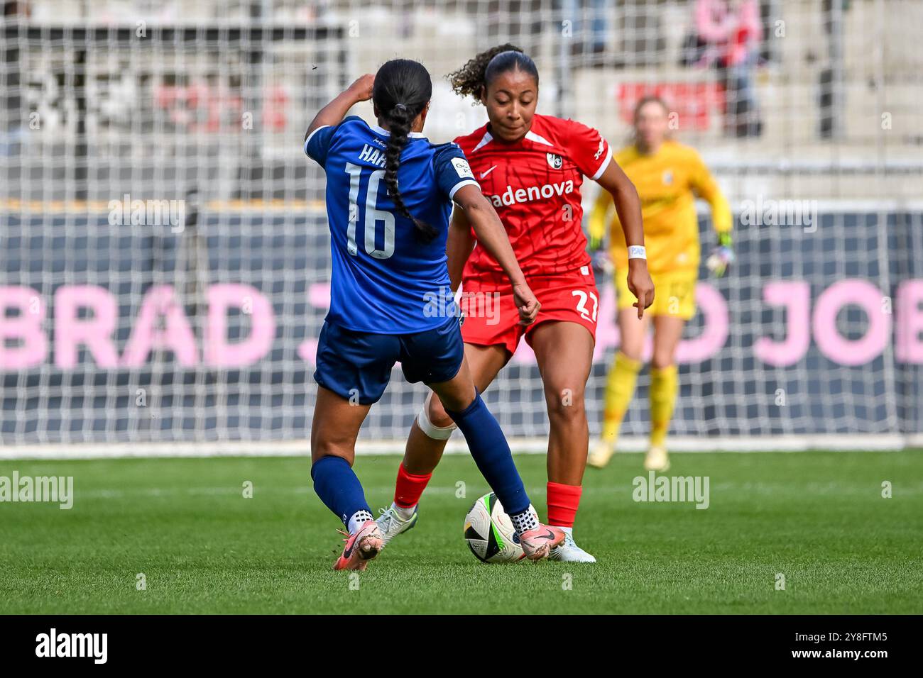 Maya Hahn (1. FFC Turbine Potsdam, #16), Nicole Ojukwu (SC Freiburg ...