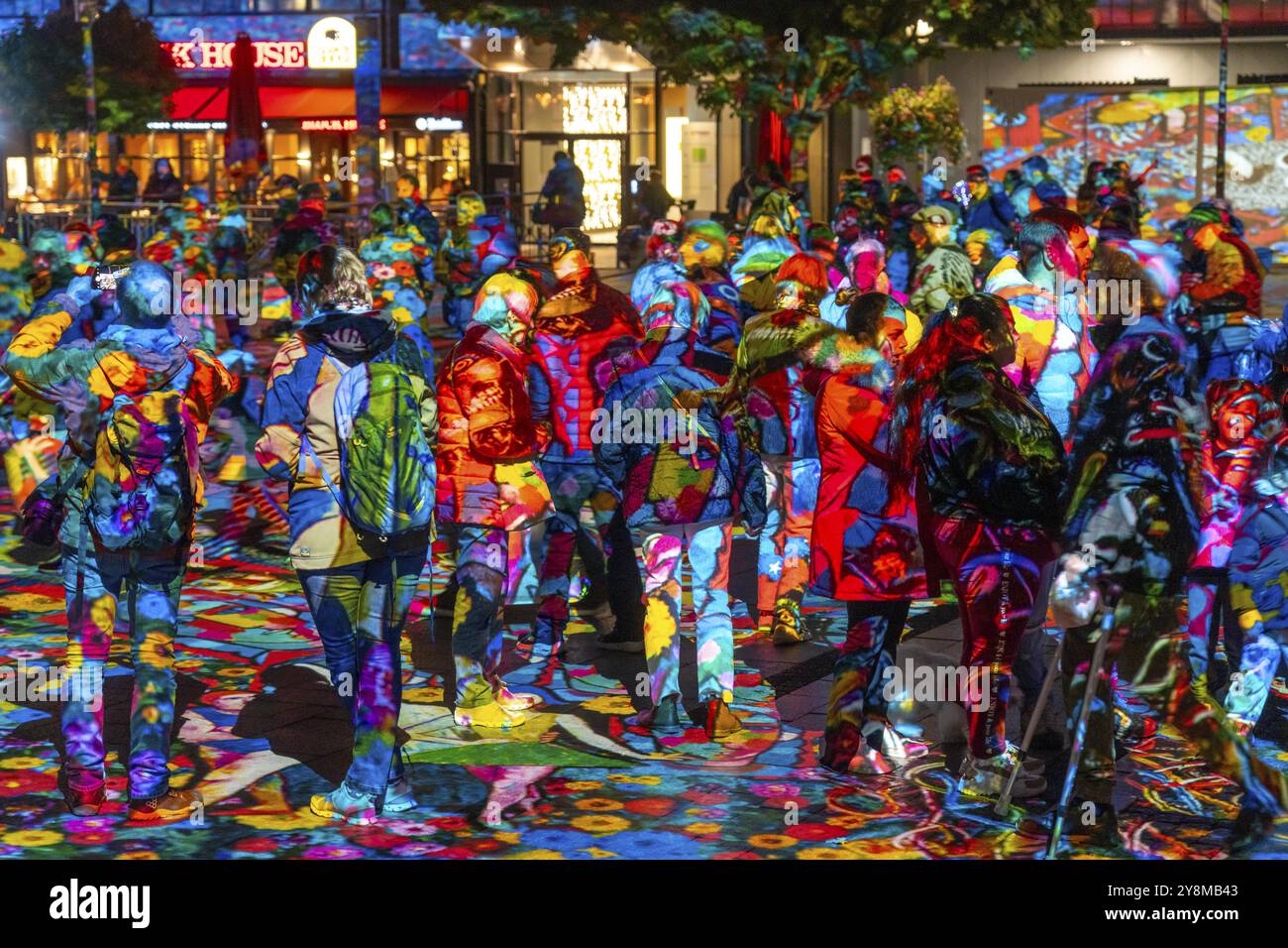 Essen Light Festival, in der Innenstadt, Lichtkunst am Kennedyplatz beleuchtet der Berliner ...
