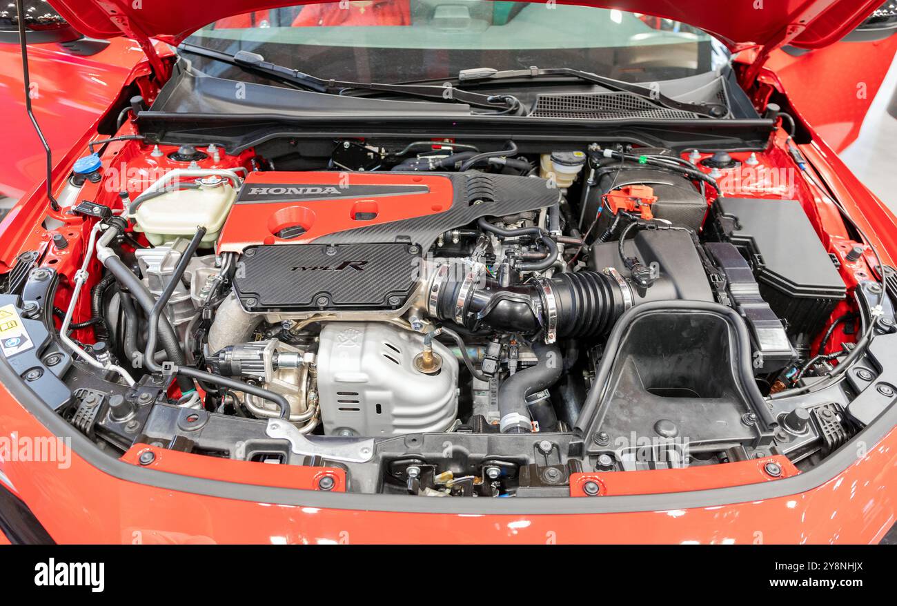 ATHEN, GRIECHENLAND - 5. OKTOBER 2024: Honda Civic Type R Motor mit 315 ...