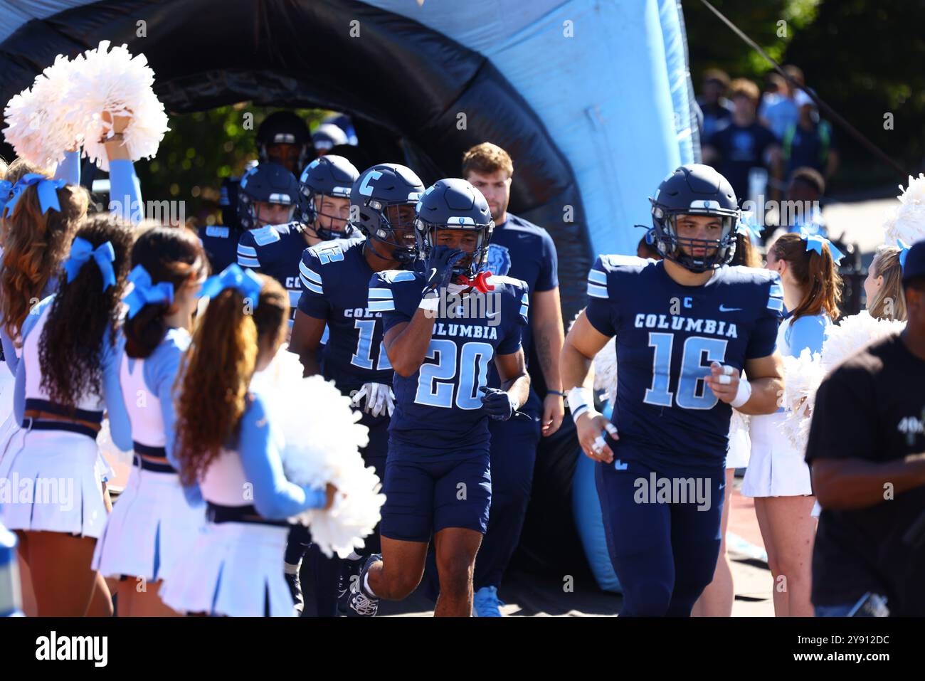 Die Spieler der Columbia Lions begeben sich vor dem Start des NCAA ...