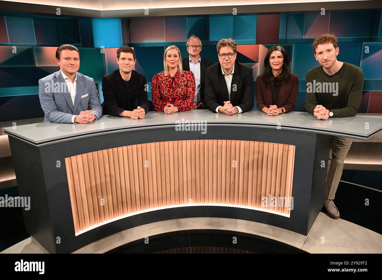 Politiker Alexander Leschik, l-r, Journalist Ronen Steinke, Moderatorin ...