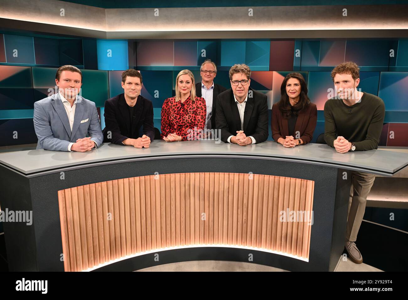 Politiker Alexander Leschik, l-r, Journalist Ronen Steinke, Moderatorin Ruth Moschner, Publizist ...