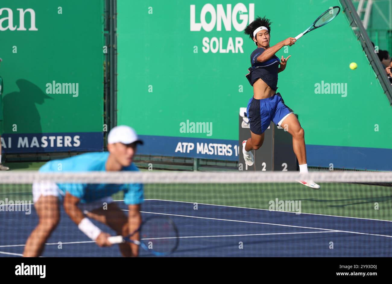 Shanghai, China. Oktober 2024. Wang Aoran und Zhou Yi (R) treten beim ...