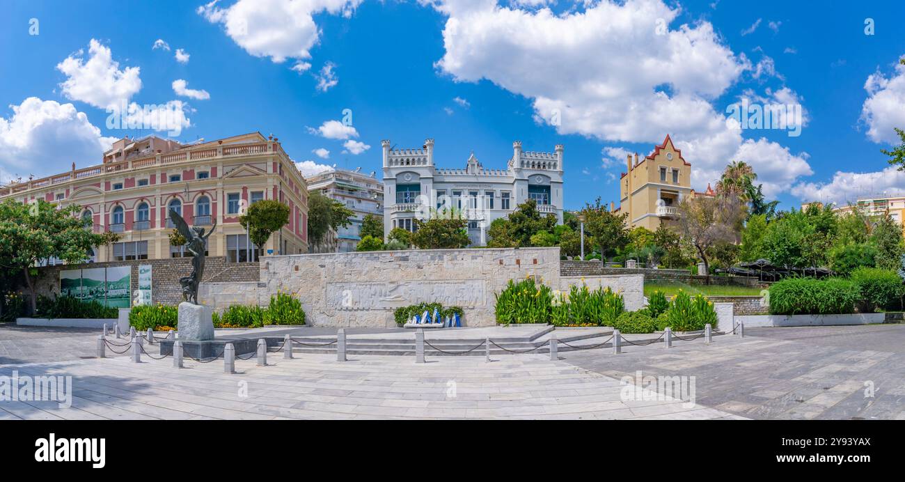 Blick auf das Rathaus und die Siegesstatue und das Kavala Heldendenkmal ...