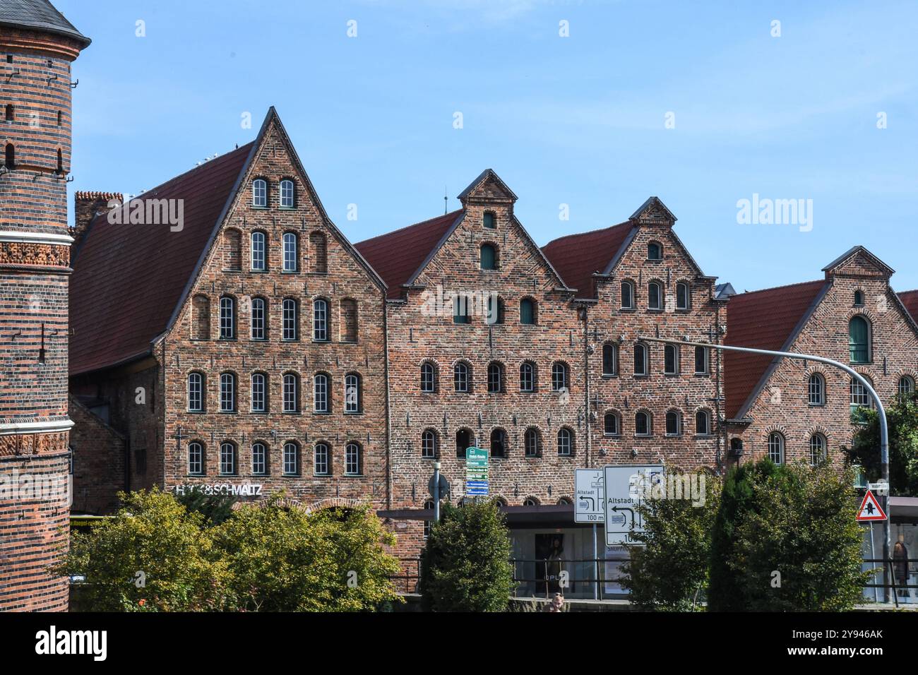 Salzspeicher, historischer Lagerhaeuser, Backstein-Fassaden an der ...