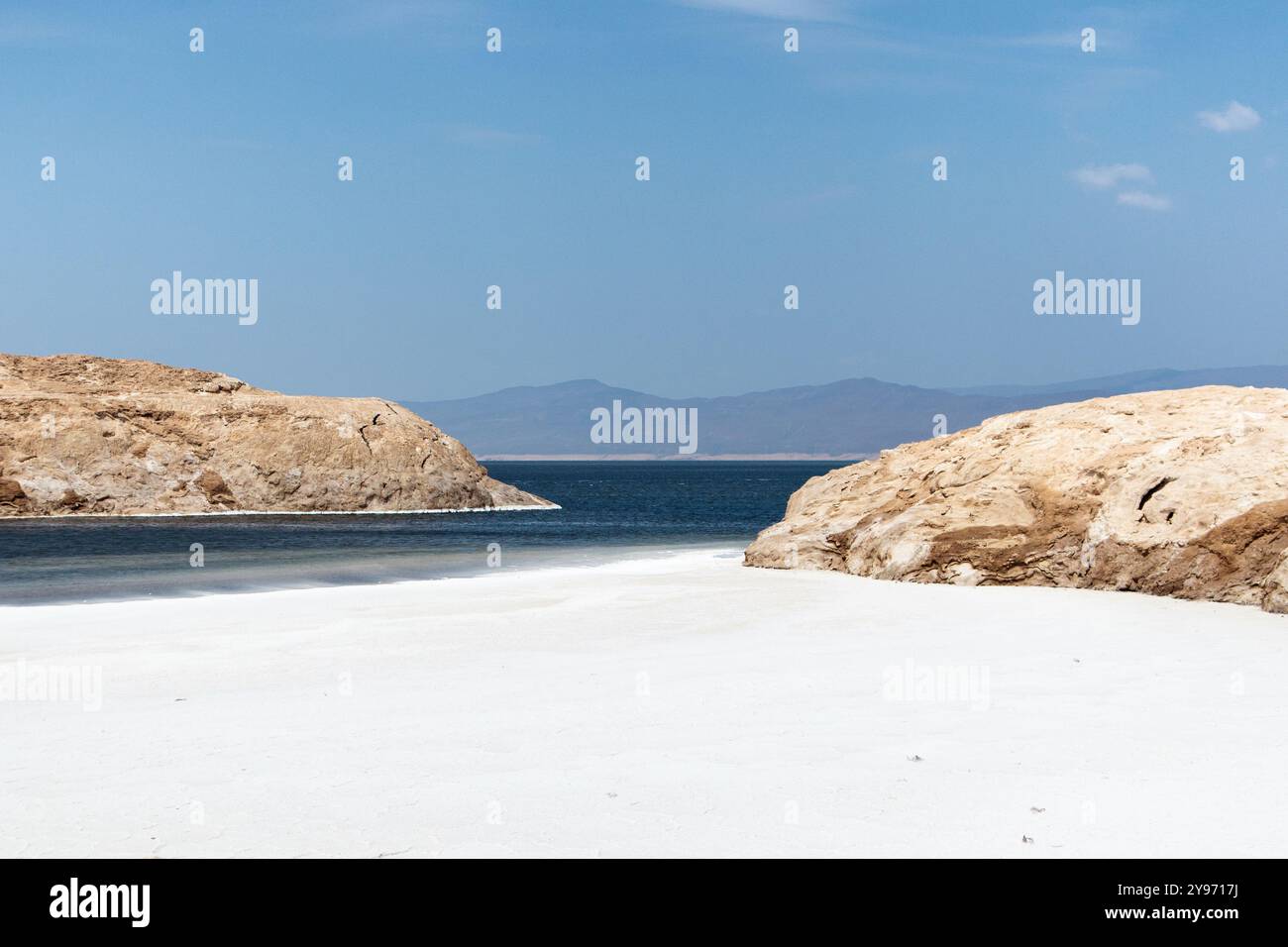 Djibouti, Lake Assal: Salzsee, der 155 m (509 ft) unter dem ...