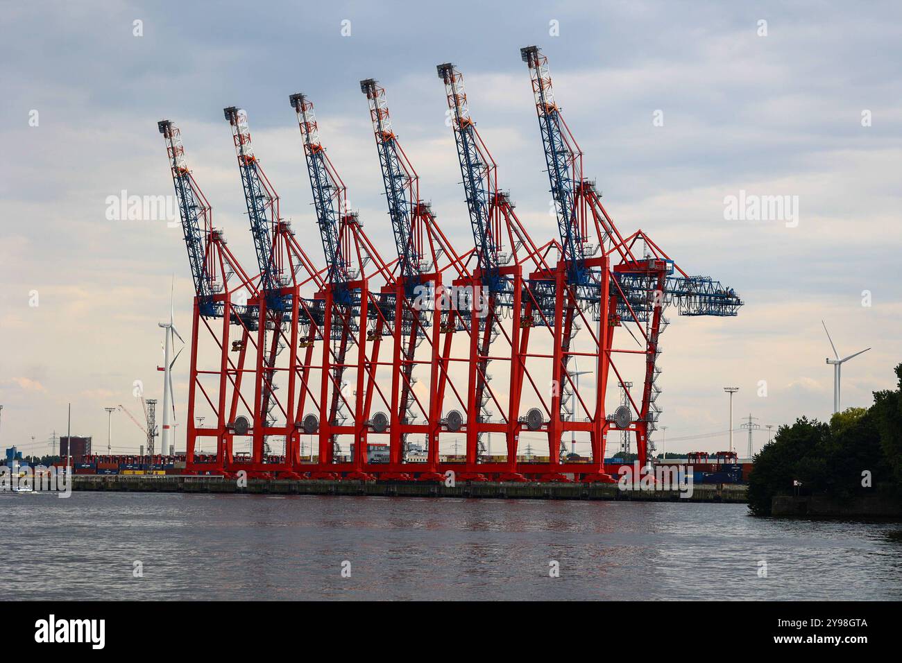 Stockbilder 10/2024 Containerterminal am Hamburger Hafen *** Stockfotos ...
