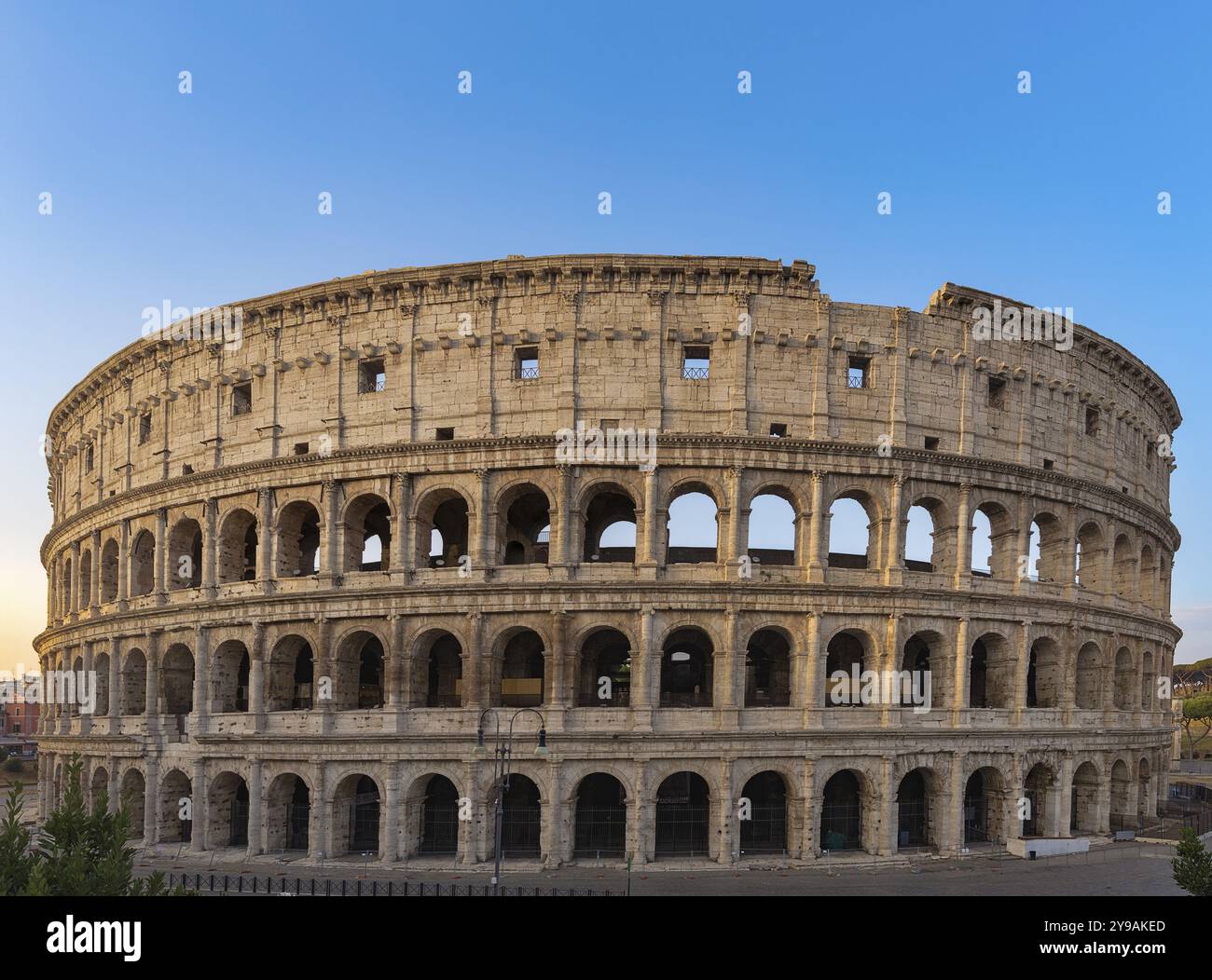 Kolosseum bei Sonnenaufgang in Rom, Italien, Europa. Rom, alte Arena ...