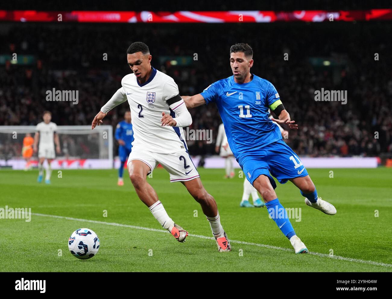 Der Englands Trent Alexander-Arnold (links) und der Griechenlands ...