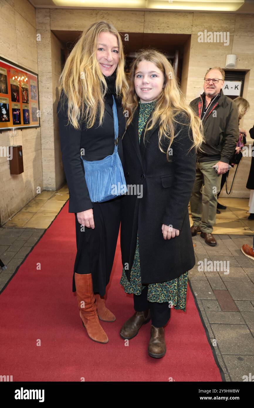 Schauspielerin Maria Fuchs mit Tochter Ava, Premiere bzw ...