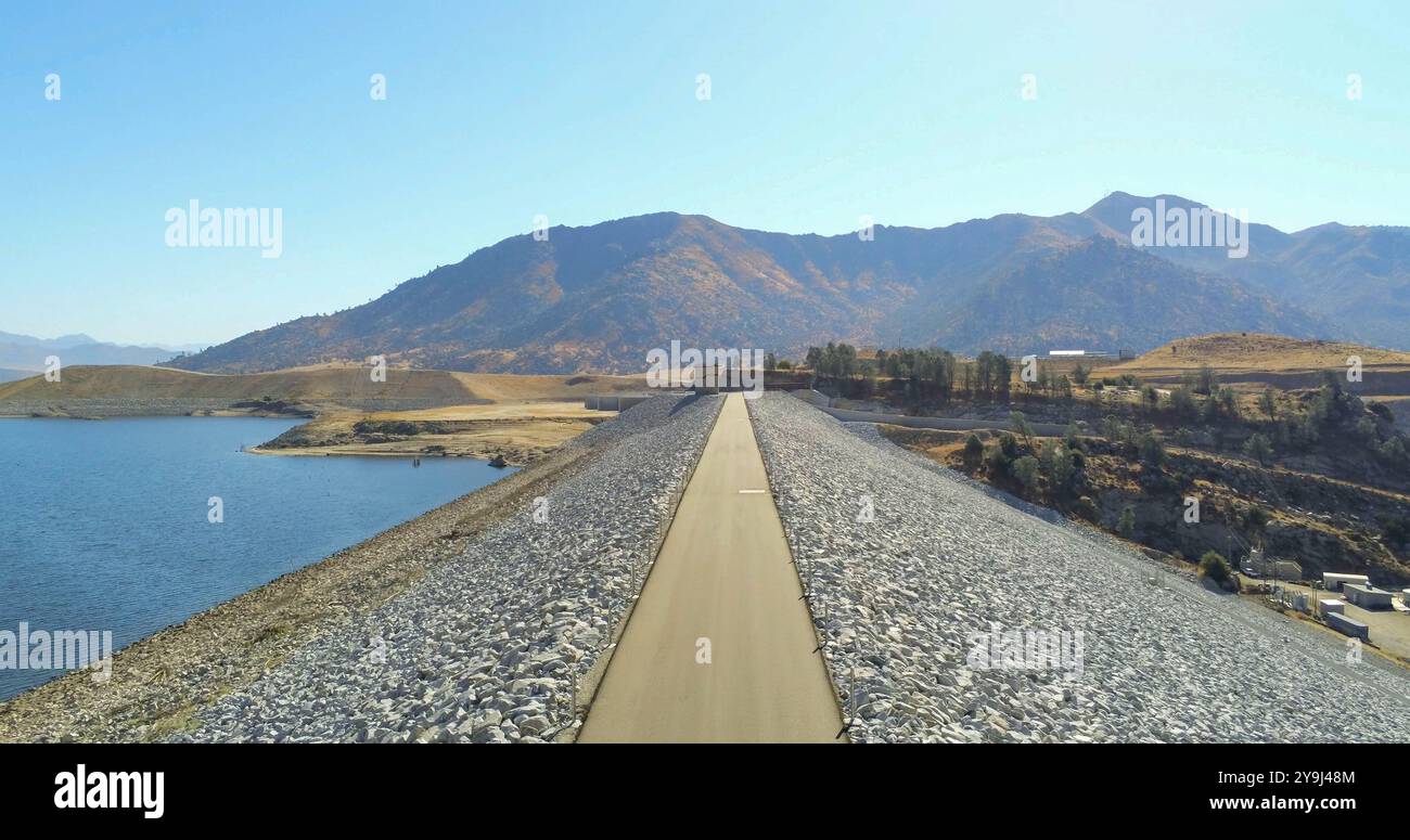 Ein Luftbild des Hauptdamms des Isabella Dam Safety Modification ...