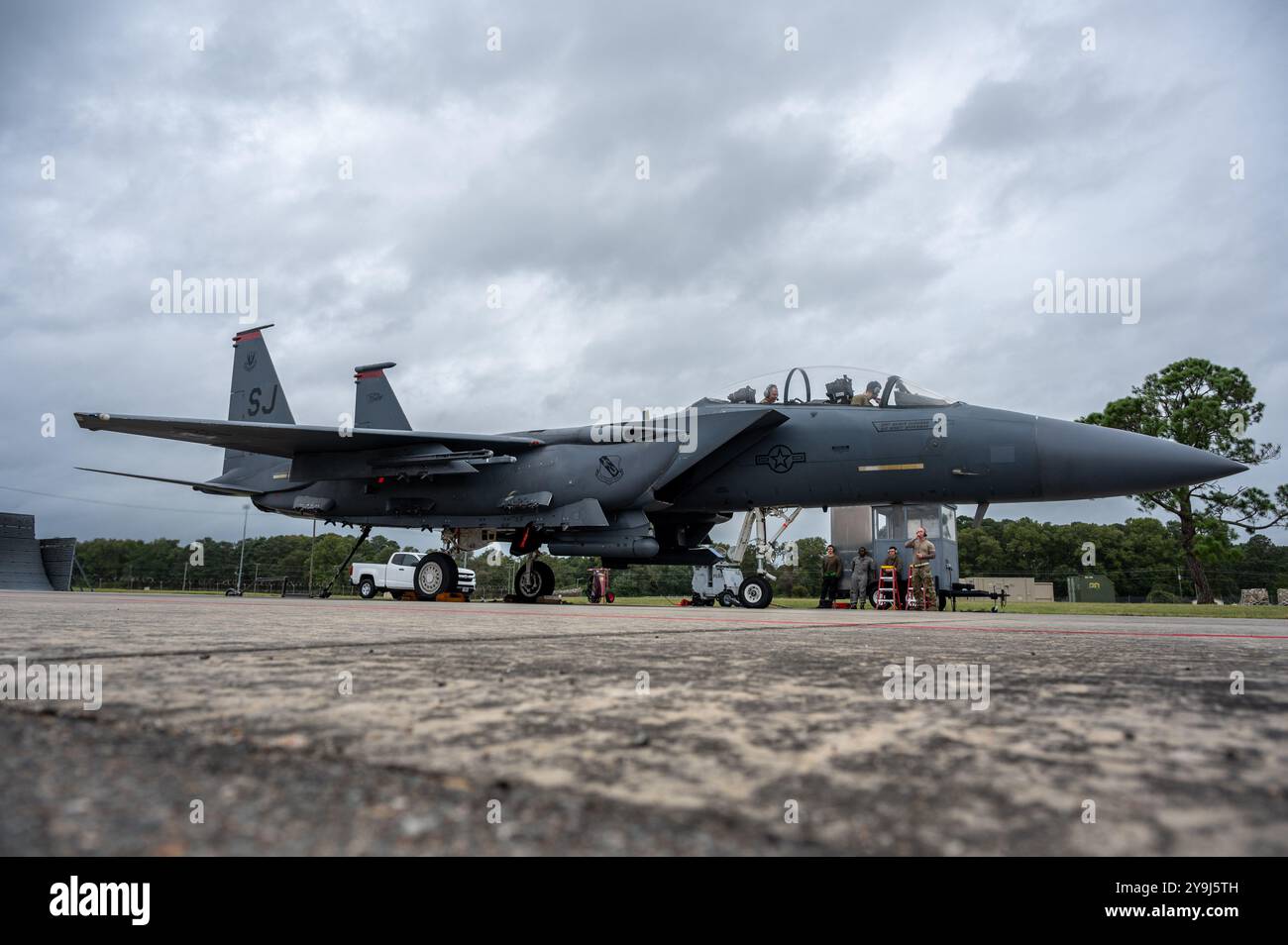 Die US Air Force Airmen, die dem AMQP-Shop (4th Maintenance Group Aircraft Maintenance ...