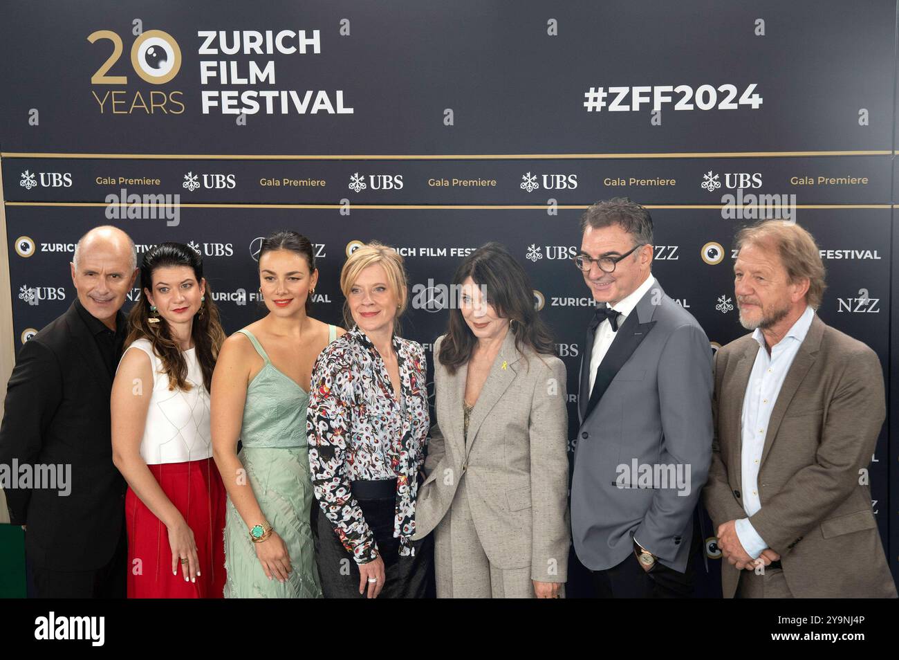 Christoph Maria Herbst, Julia Rosa Peer, Janina Uhse, Caroline Peters ...