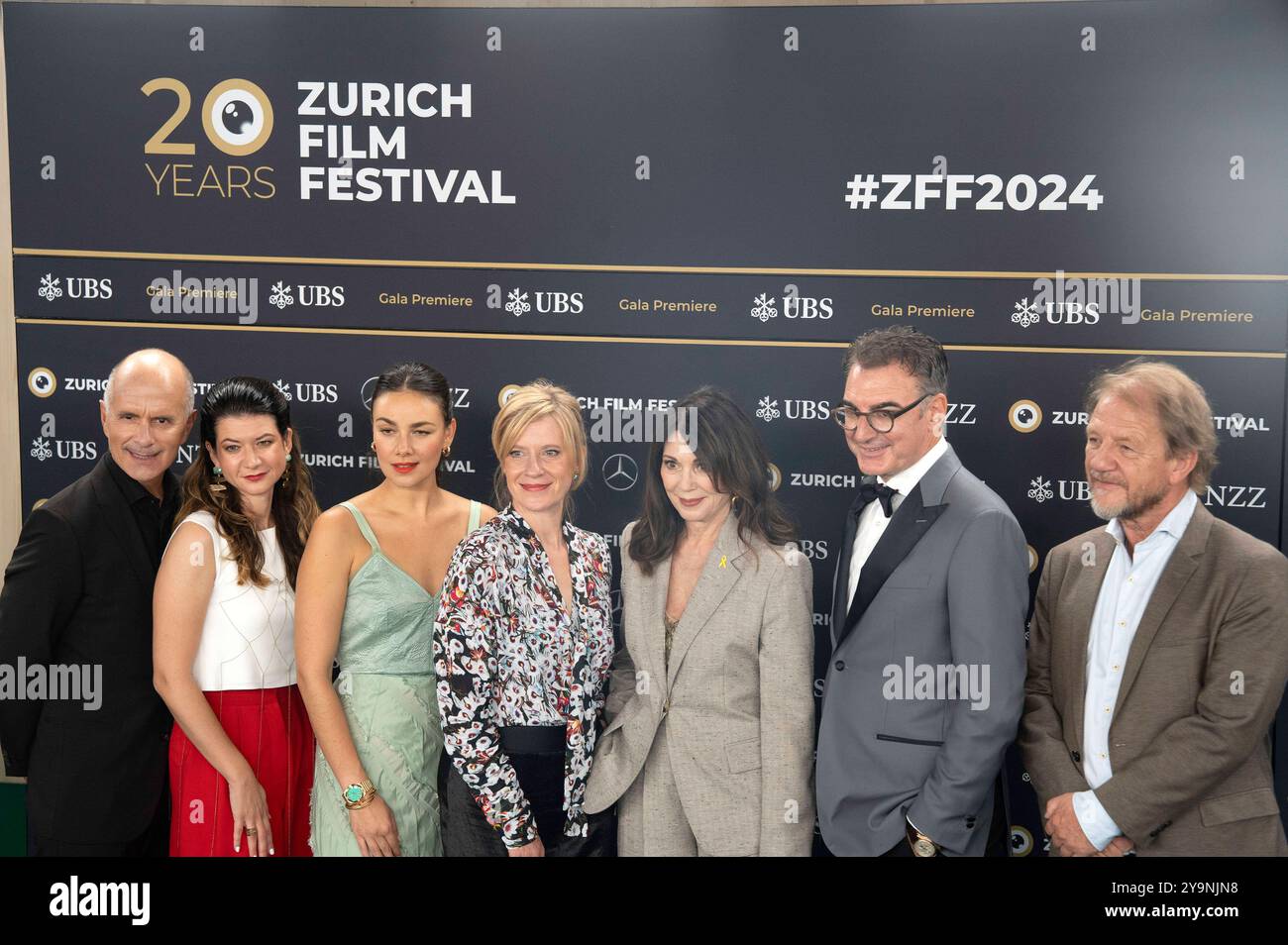 Christoph Maria Herbst, Julia Rosa Peer, Janina Uhse, Caroline Peters ...