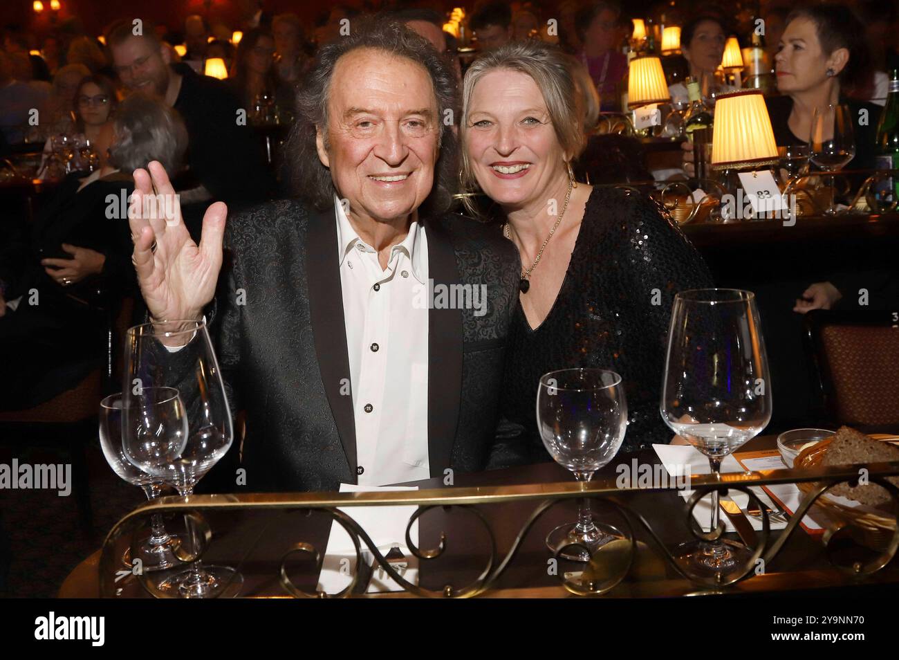 Chris Andrews mit Ehefrau Alexandra Andrews bei der Gala-Premiere zum ...