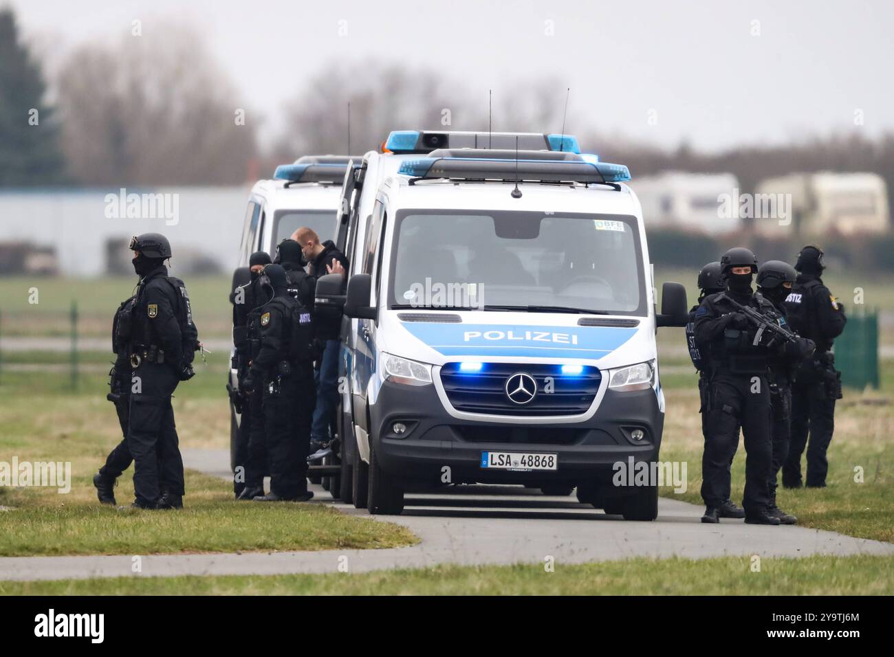 Angeklagter Stephan Balliet 32 - der Angeklagte wird nach der ...