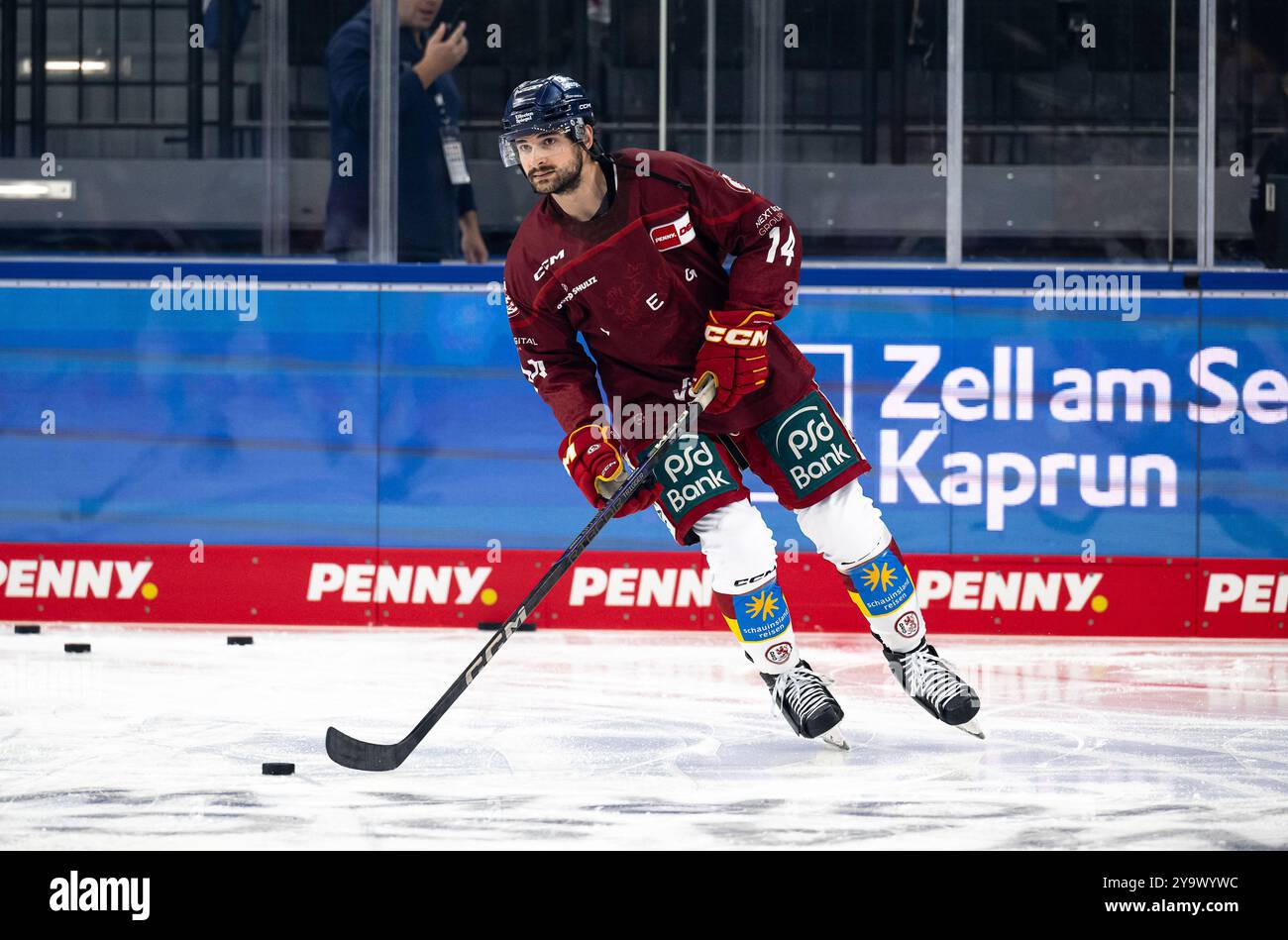 Justin Richards (Duesseldorfer EG, #14) beim Aufwaermen GER, EHC Red ...