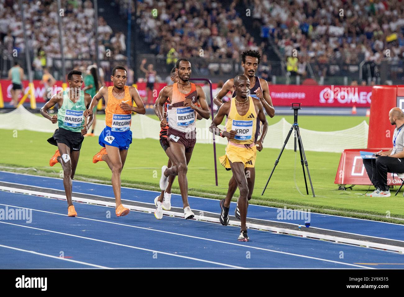 Die Athleten der 5000 m langen Männer werden bei der Golden Gala Pietro Mennea Diamond League ...