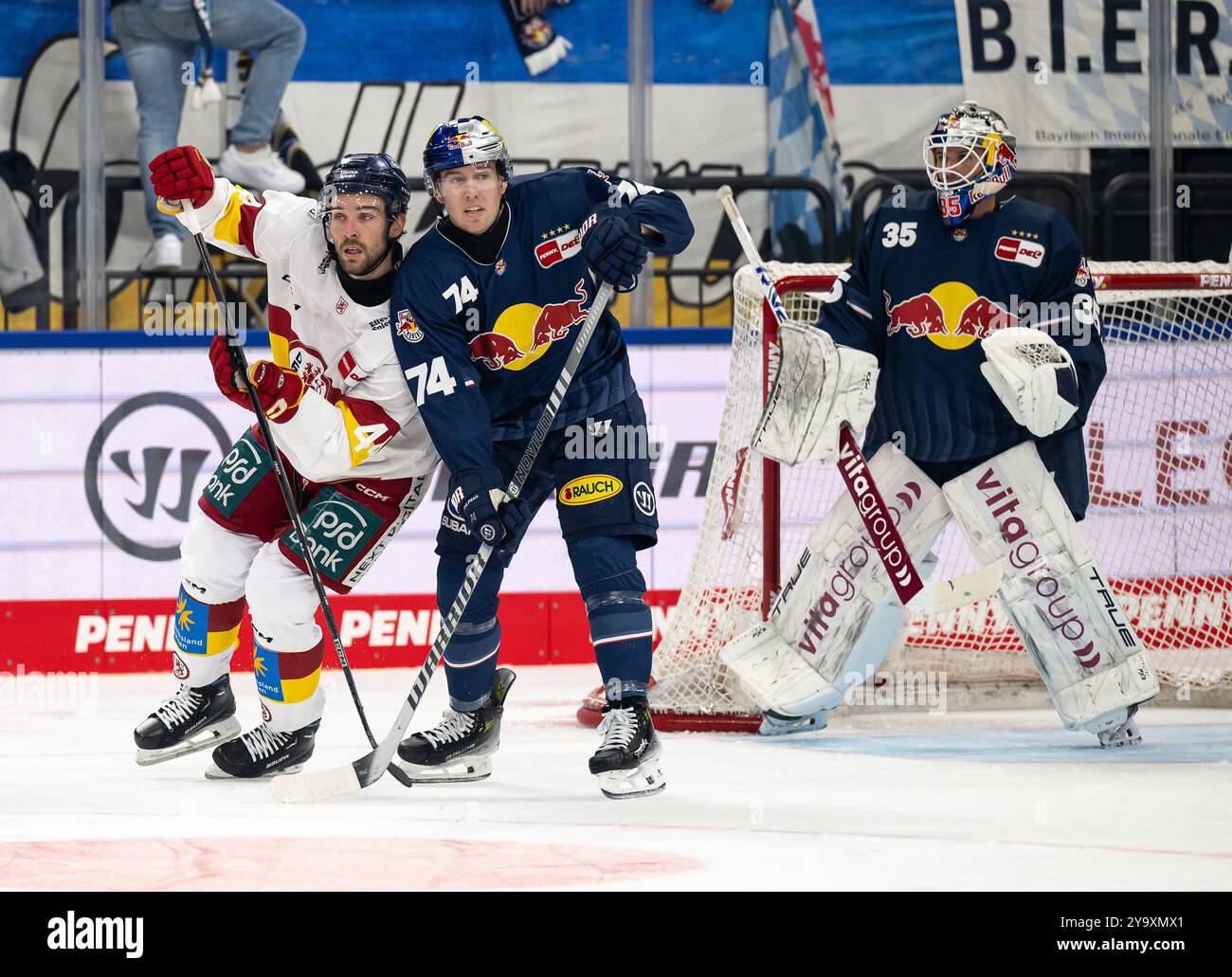 Jacob Pivonka (Duesseldorfer EG, #44) udn Les Lancaster (EHC Red Bull ...
