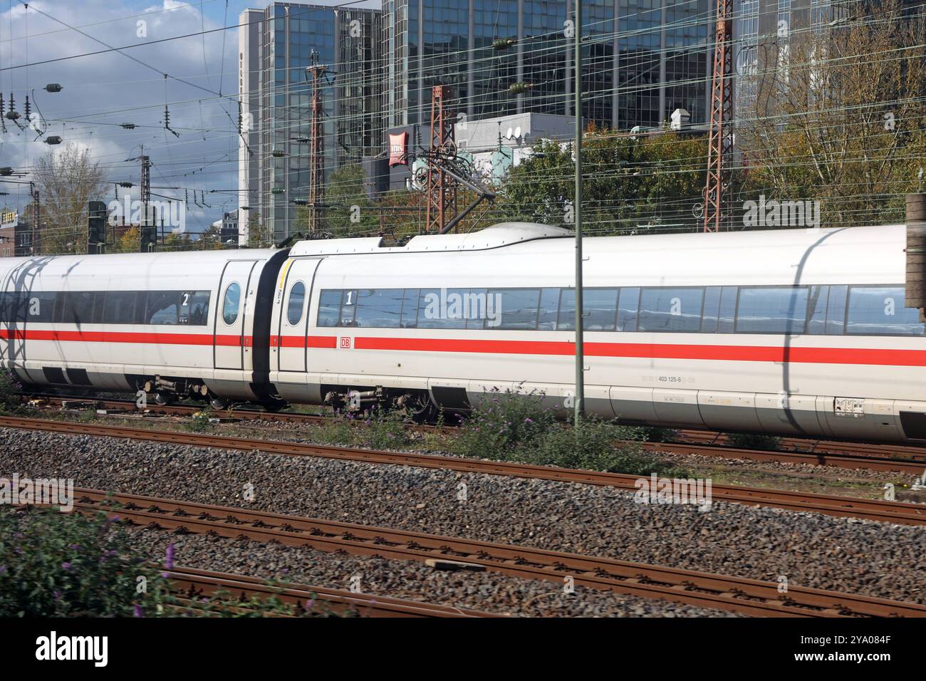 Probleme bei der Deutschen Bahn die Flanke eines ICE der Deutschen Bahn, der als Fernreisezug im ...