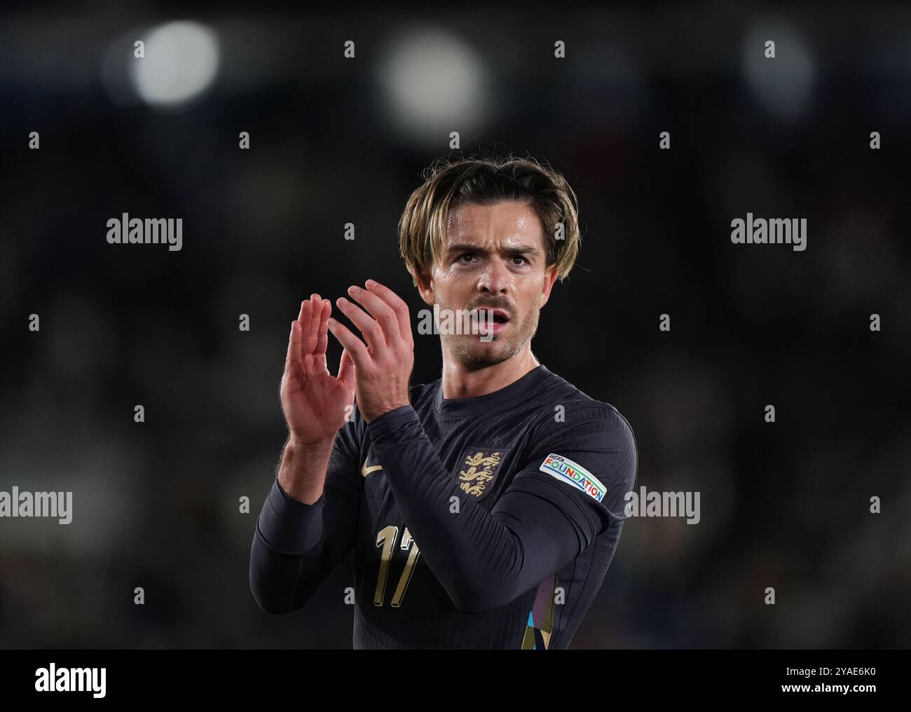 Englands Jack Grealish begrüßt die Fans nach dem B2-Spiel der UEFA ...